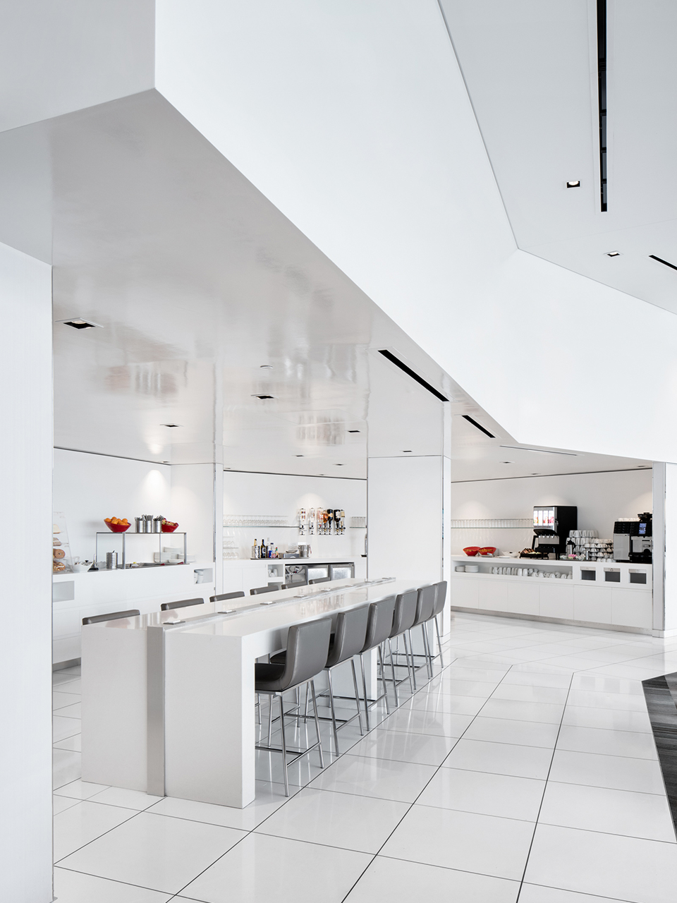 Salon VIP à l'aéroport international Montréal-Trudeau - Jodoin Lamarre ...