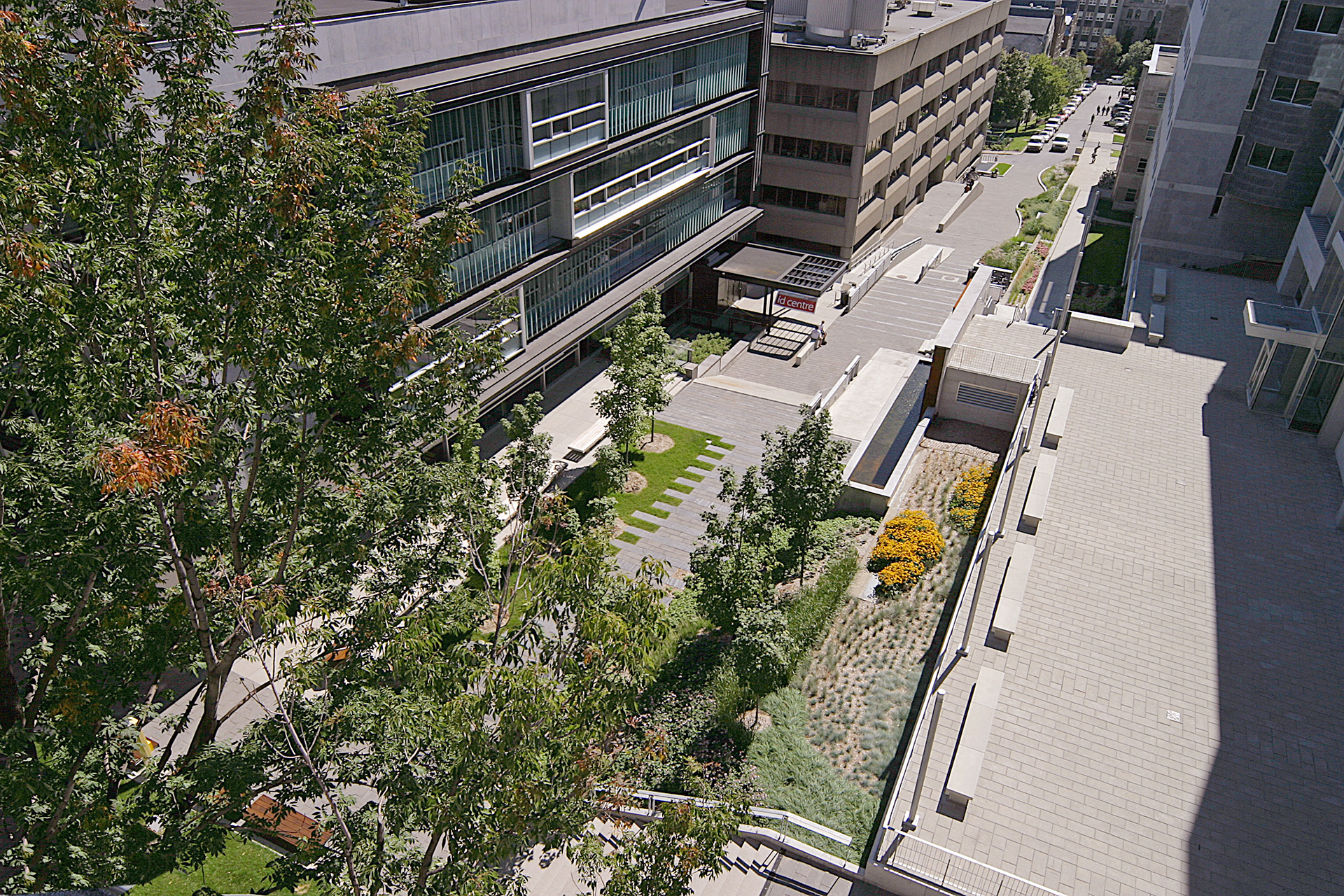 Tomlinson Square and Lorne M. Trottier Pavilion at McGill University ...